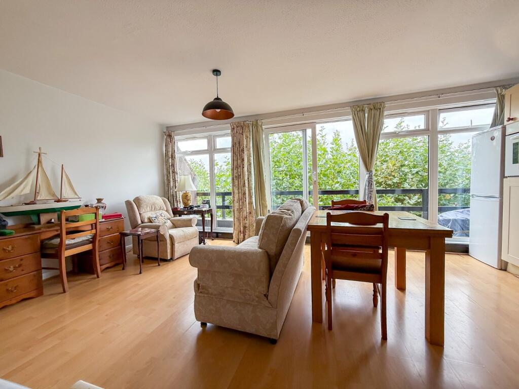1 bedroom apartment for sale in Somerset Square, Nailsea, North ...