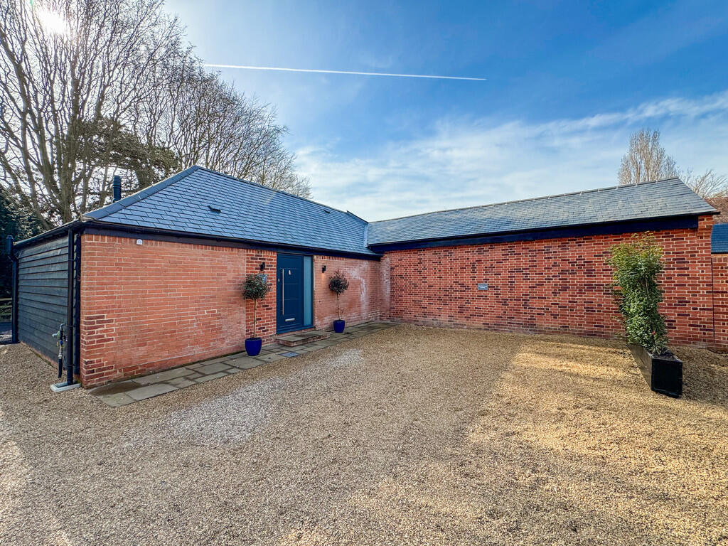 2 bedroom barn conversion for sale in Church Lane, Beaumont, CO16
