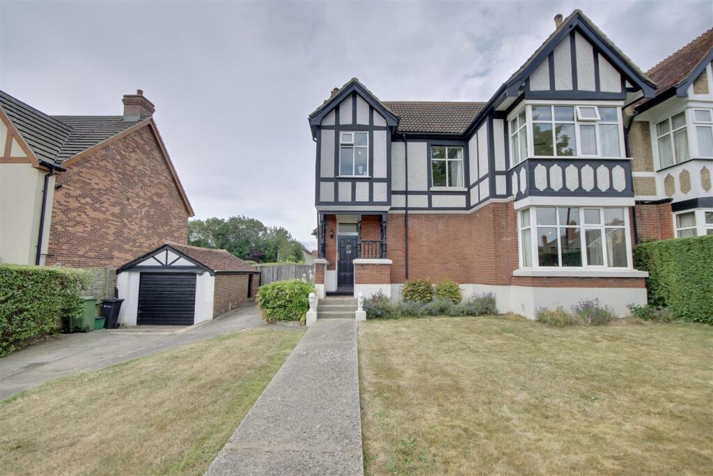 4 bedroom semi-detached house for sale in Portsdown Avenue, Portsmouth, PO6