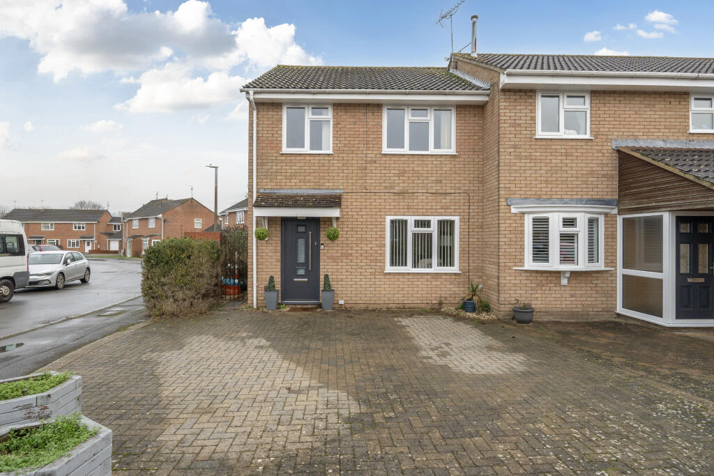 3 bedroom end of terrace house for sale in Beddington Court, Kingsdown ...