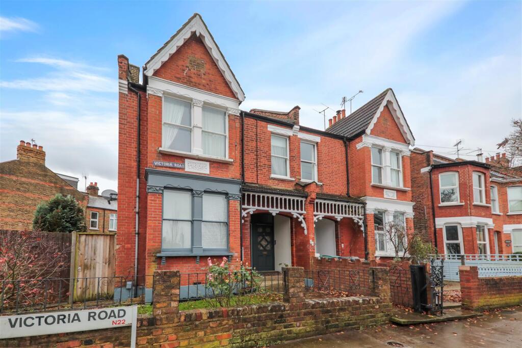 2 bedroom flat for sale in Victoria Road, Alexandra Park, N22 7XA, N22