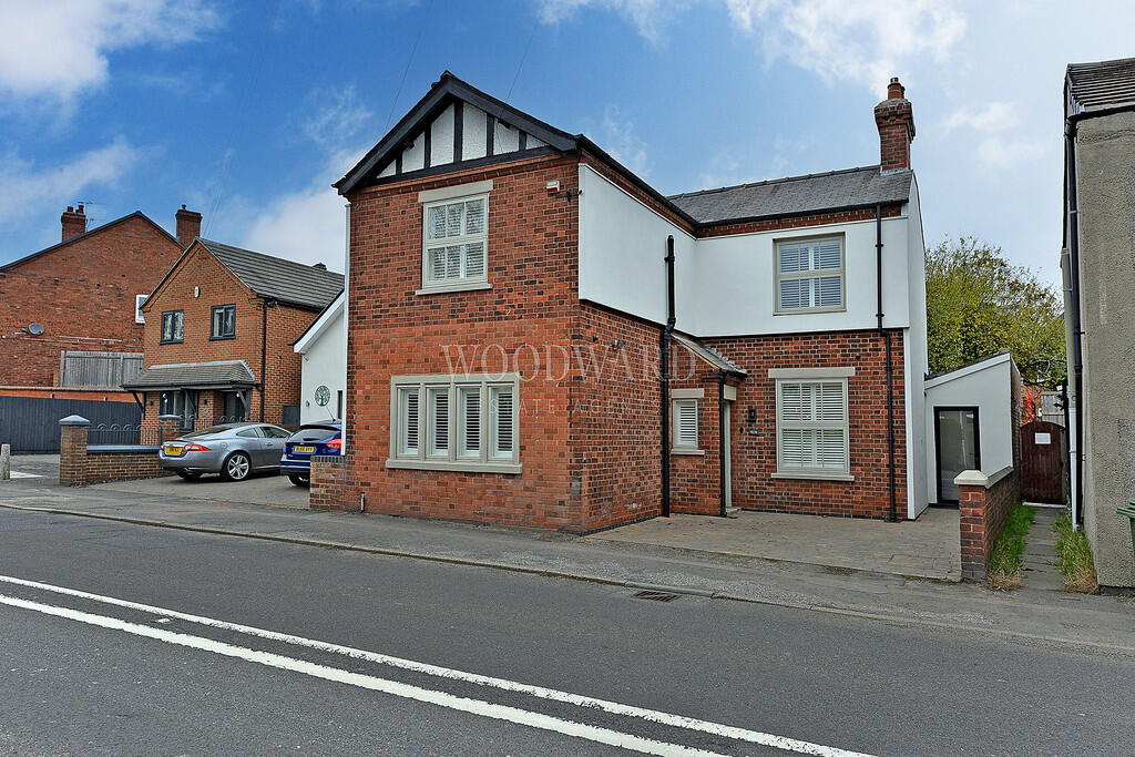 3 bedroom detached house for sale in Derby Road, Ripley, DE5