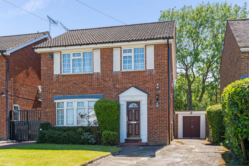 4 bedroom detached house for sale in Coldharbour Lane, Bushey, WD23