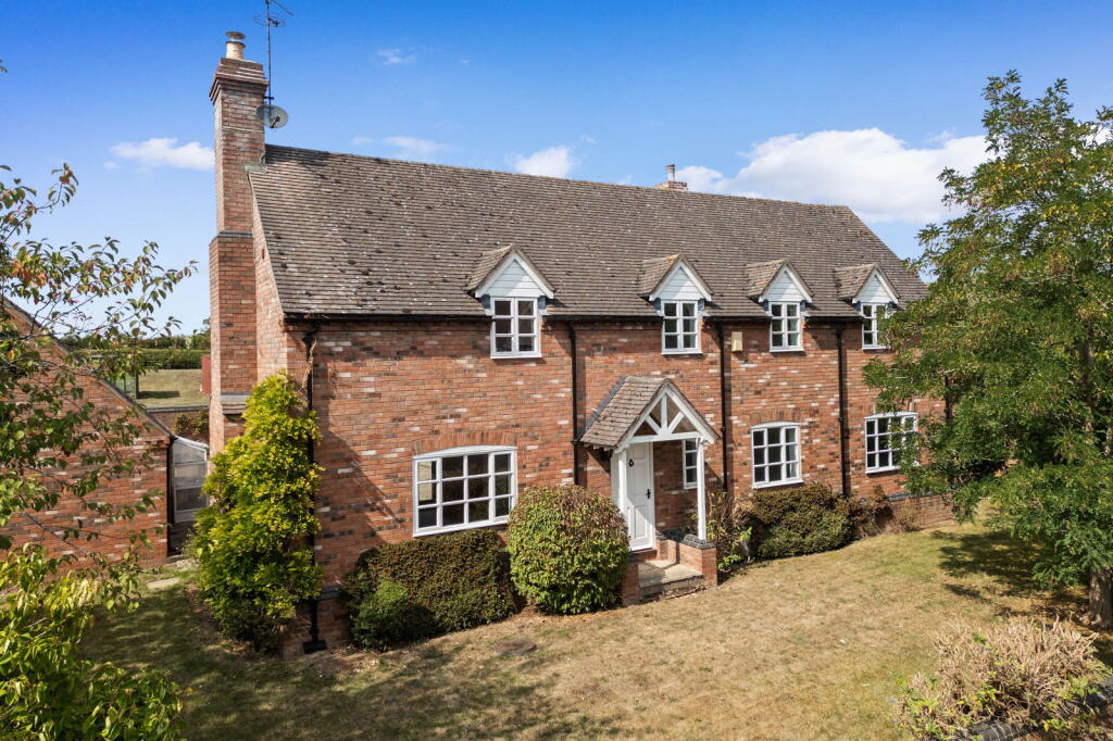 5 bedroom detached house for sale in Littlewood, Abbots Morton ...