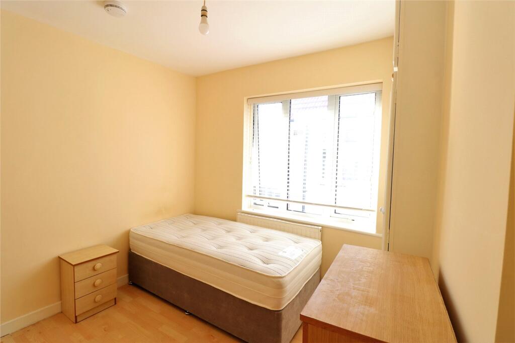 House share for rent in Church Lane, London, NW9