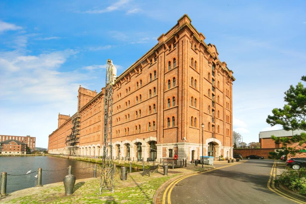 2 bedroom flat for sale in Waterloo Road, Liverpool, Merseyside, L3