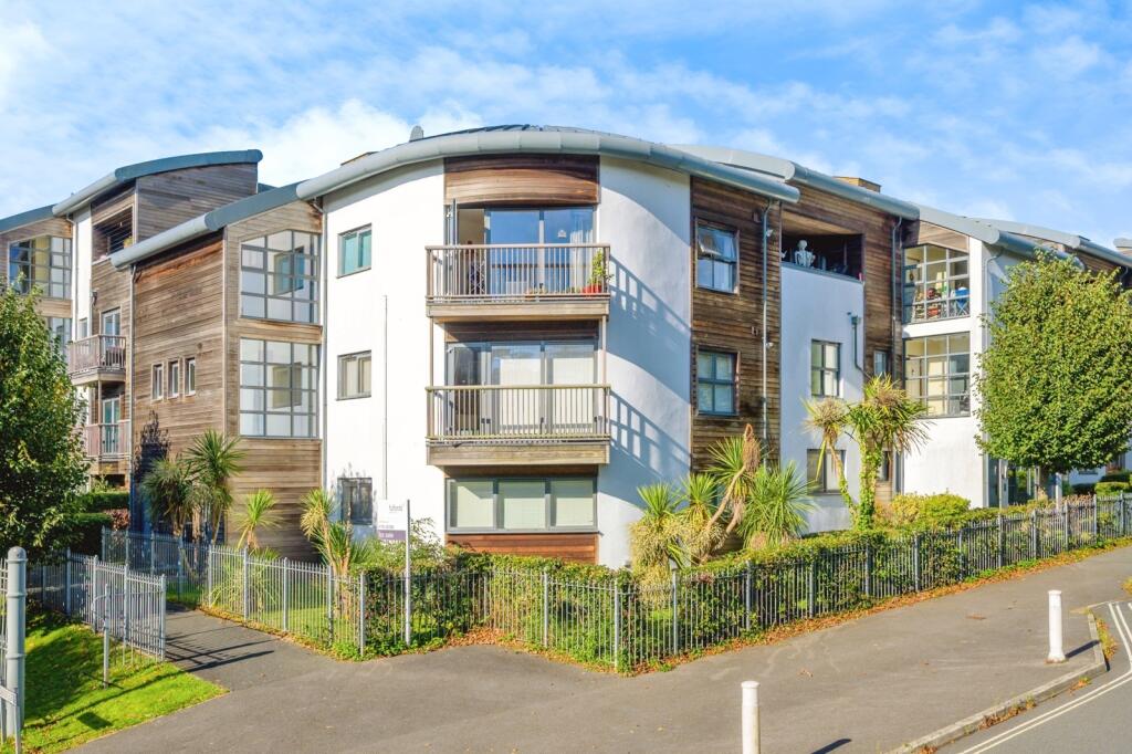 2 bedroom flat for sale in Endeavour Court, Plymouth, Devon, PL1