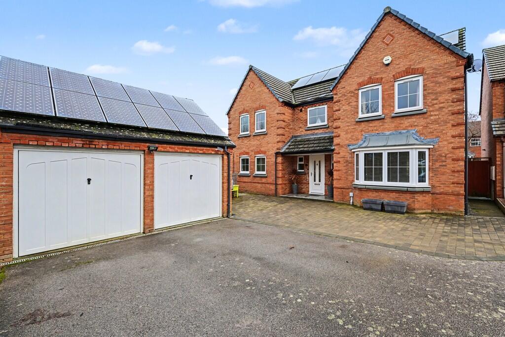 4 bedroom detached house for sale in Francis Drive, Cawston, Rugby, CV22