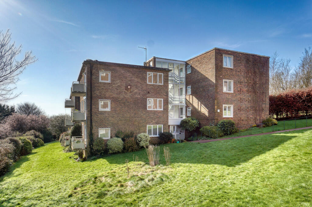 3 bedroom flat for sale in Dyke Road Avenue, Hove, BN3