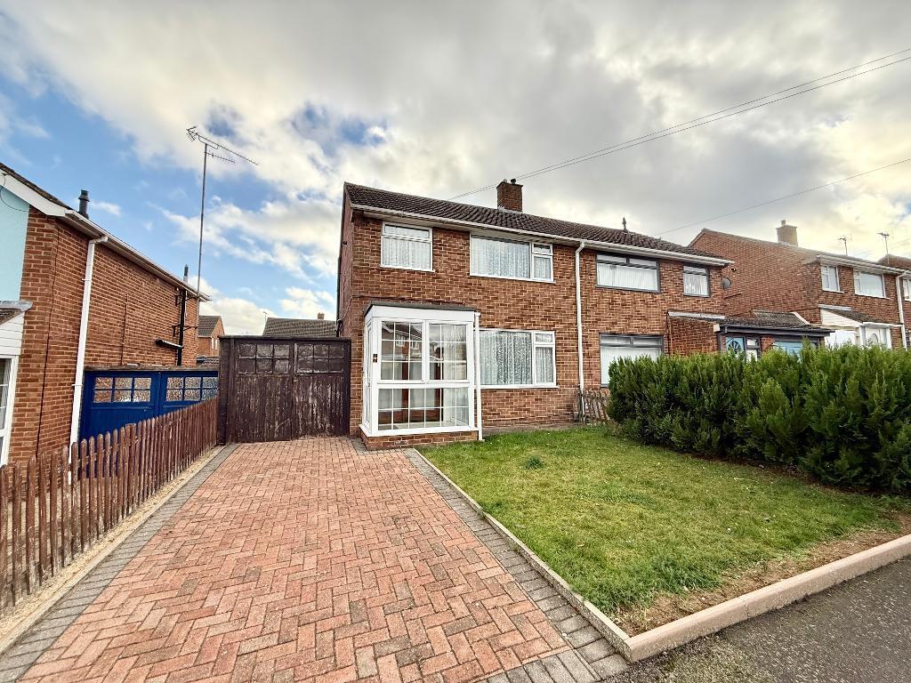 3 bedroom semi-detached house for sale in Ashfield Way, Limbury Mead ...
