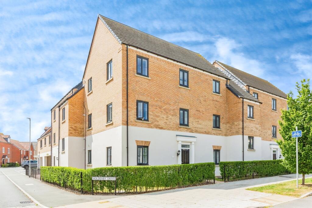 2 bedroom ground floor flat for sale in Holdenby Drive, Corby, NN17