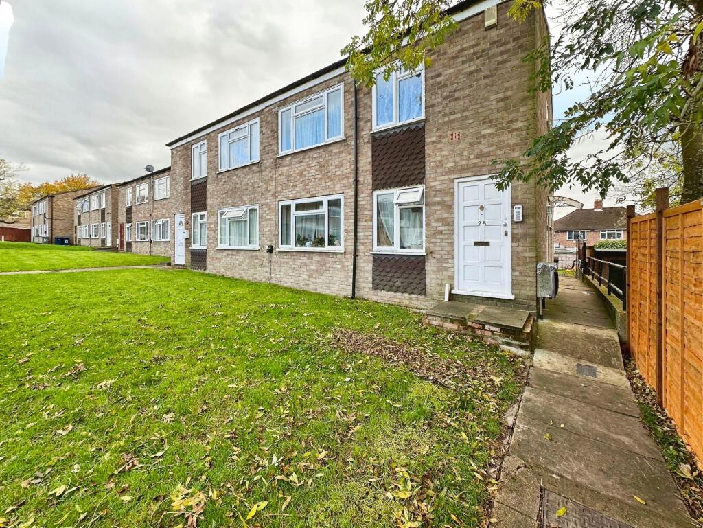 2 bedroom flat for sale in Luther Close, Edgware, HA8