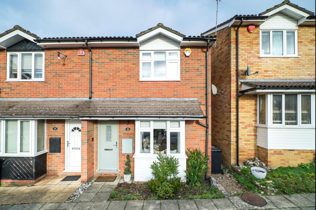 2 bedroom end of terrace house for sale in Appletree Gardens, Barnet, EN4