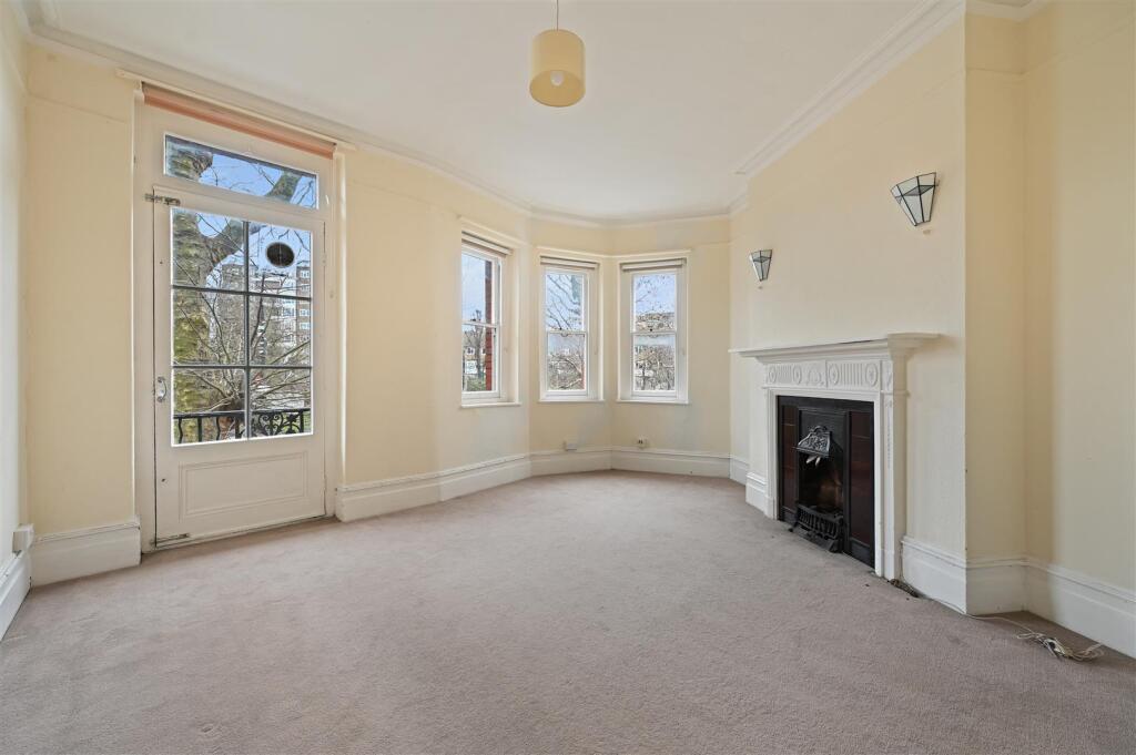 4 bedroom flat for sale in Digby Mansions, London W6