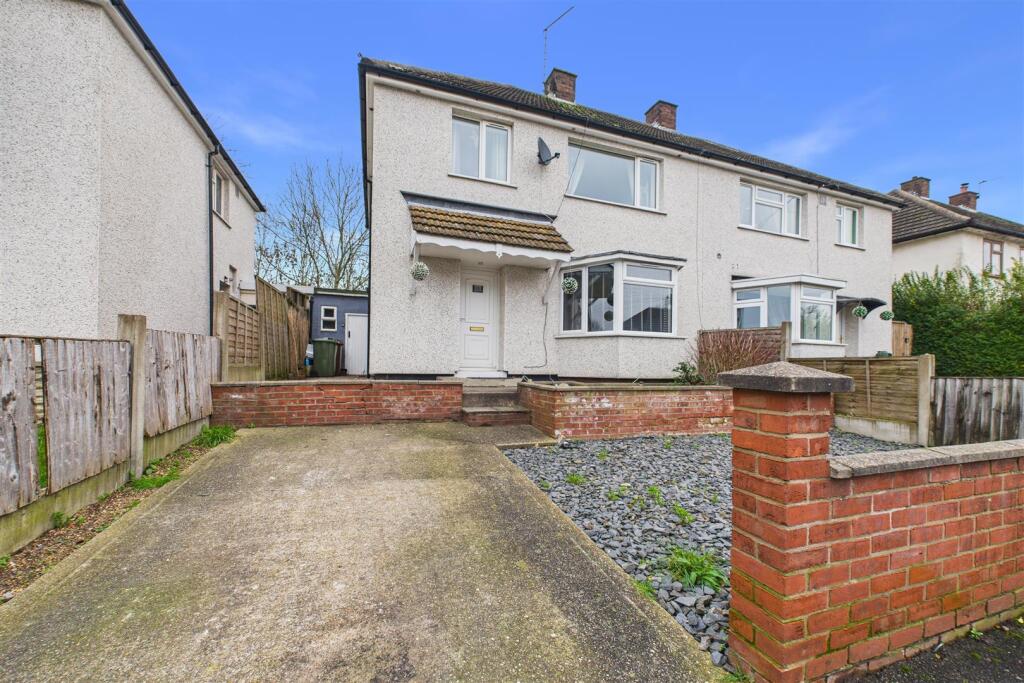 3 bedroom semi-detached house for sale in Stephen Road, Newark, NG24