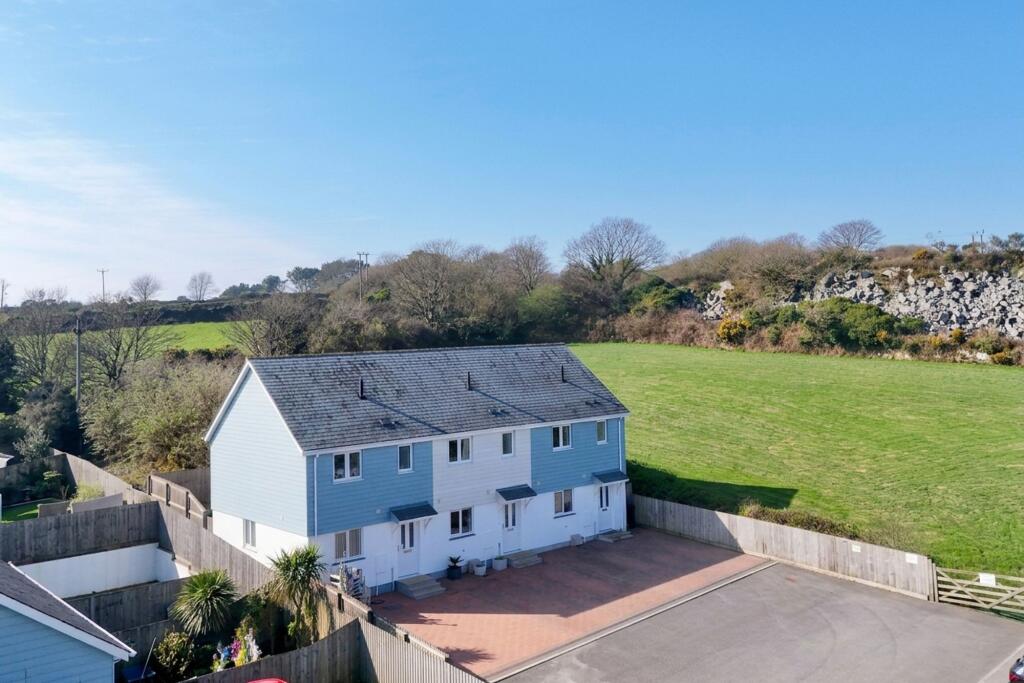 2 bedroom terraced house for sale in Estuary View, Mabe Burnthouse, TR10