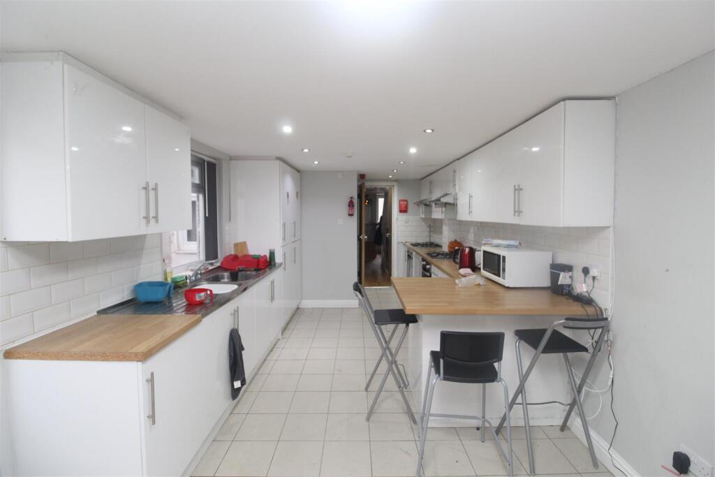 7 bedroom house for rent in Merthyr Street, Cathays, Cardiff, CF24 4JL ...