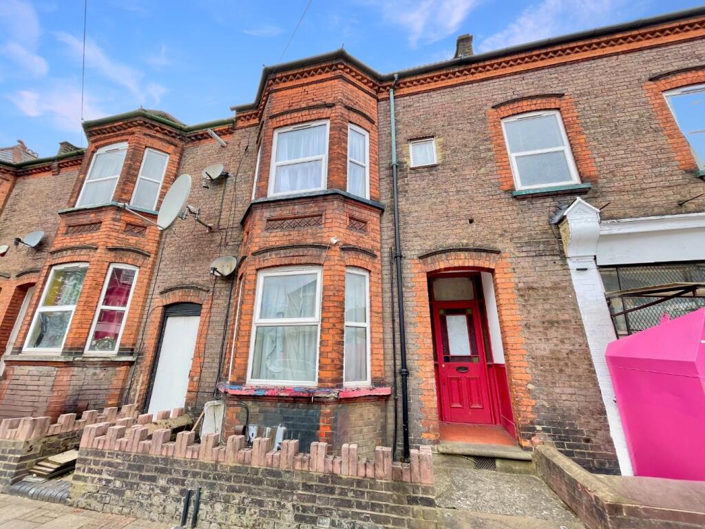 3 bedroom terraced house for sale in Francis Street, Luton ...