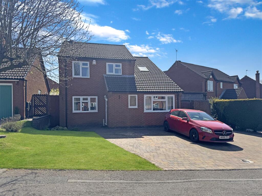 4 bedroom detached house for sale in Marigold Way, Narborough., LE19