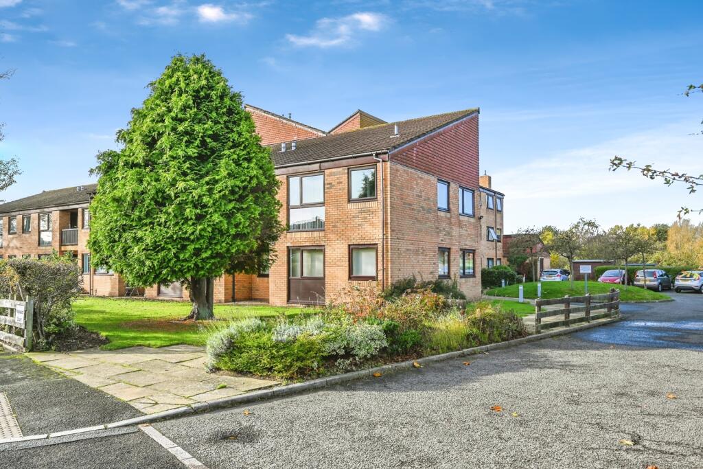 2 bedroom flat for sale in Watchyard Lane, Formby, Liverpool ...