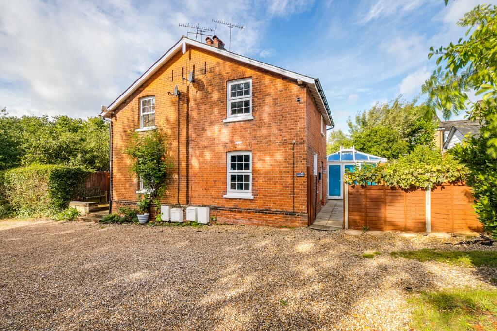 2 bedroom semi-detached house for sale in Station Road, Digswell ...