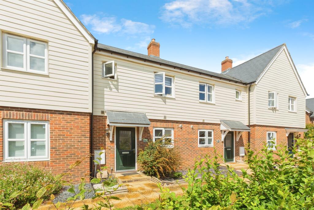 2 bedroom terraced house for sale in Morello Close, Aylesbury, HP18