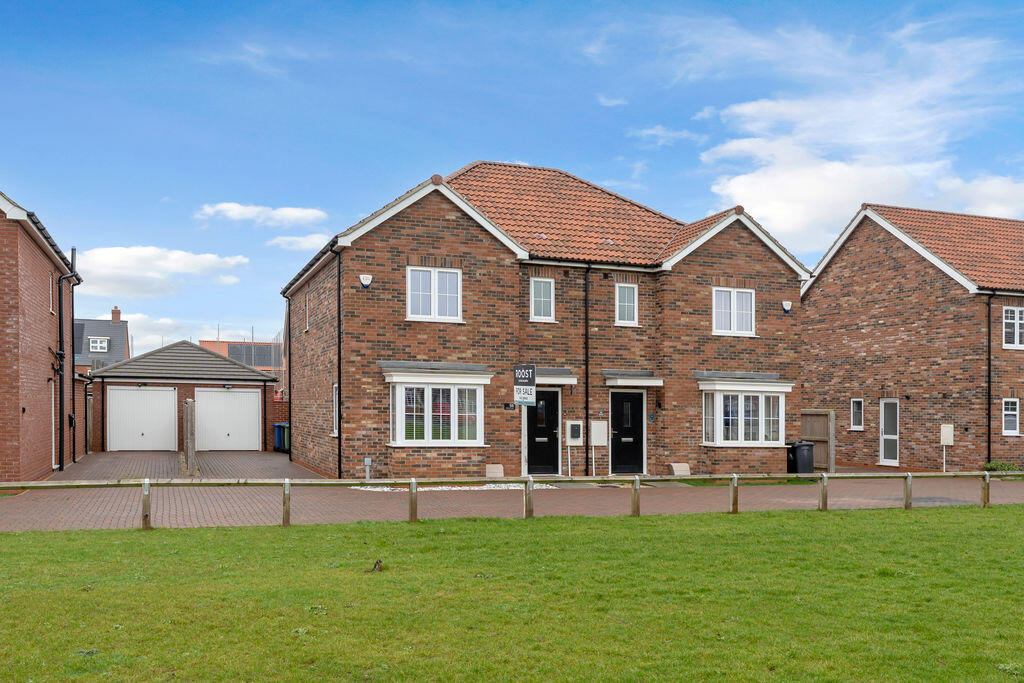 3 bedroom semi-detached house for sale in Clover Lane, Healing, DN41