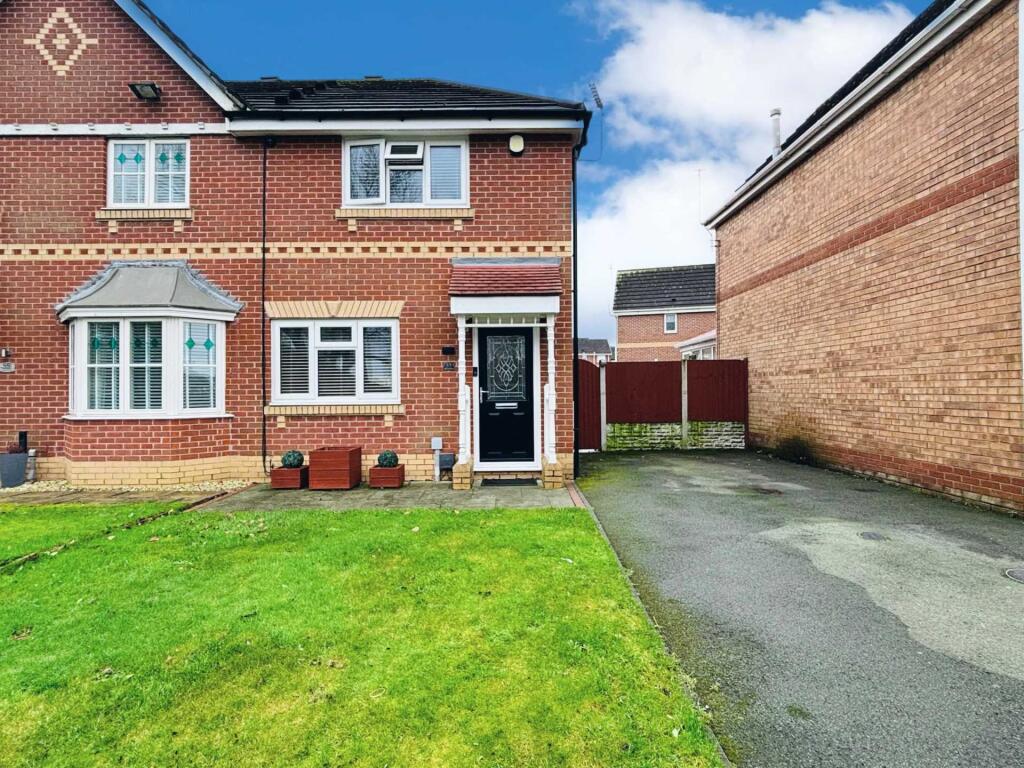 3 bedroom semi-detached house for sale in Saxon Way, Shevington Park, L33