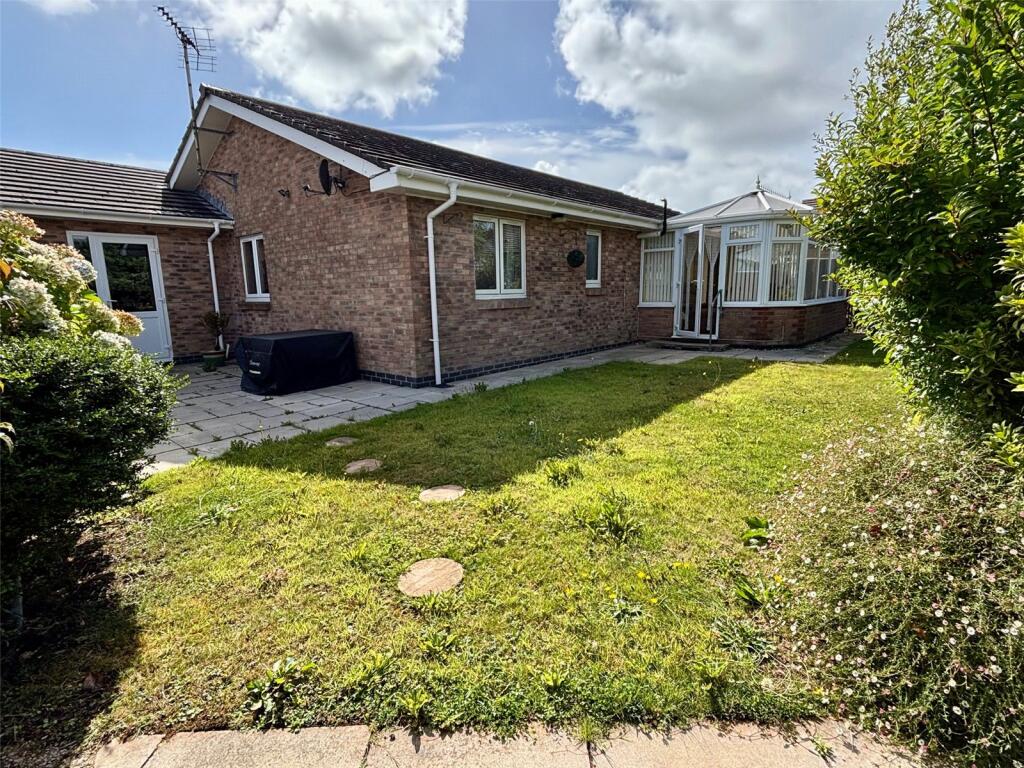 3 bedroom bungalow for sale in Skomer Drive, Milford Haven ...