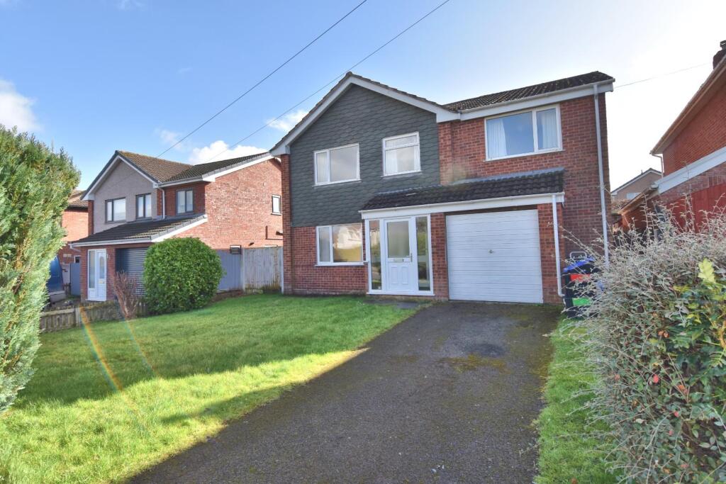 4 bedroom detached house for sale in Lon Menlli, Ruthin, LL15