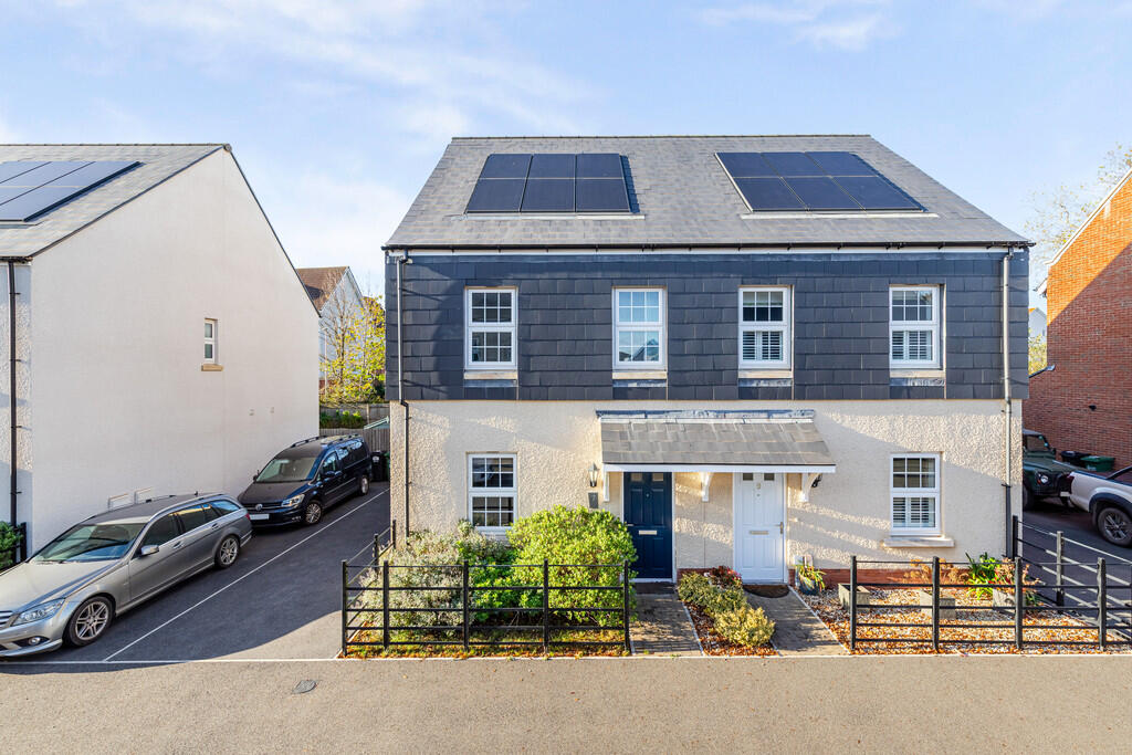 2 bedroom semi-detached house for sale in Seabrook Orchards, Exeter, EX2