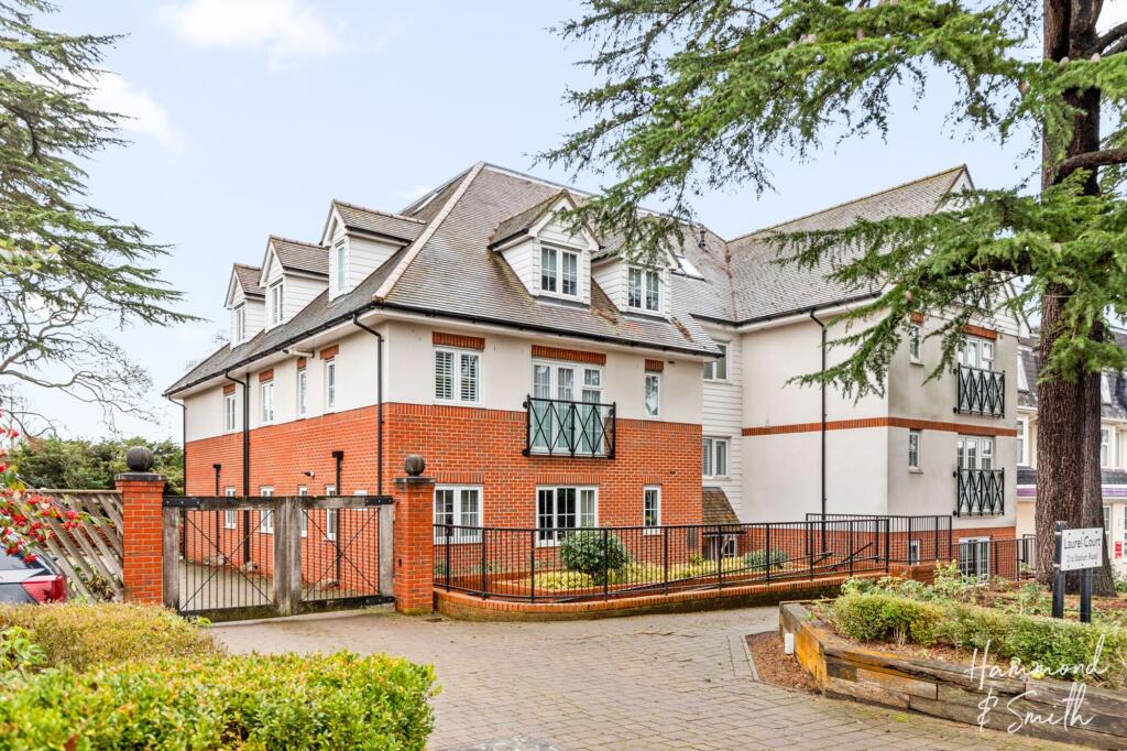 1 bedroom flat for sale in Station Road, Epping, CM16