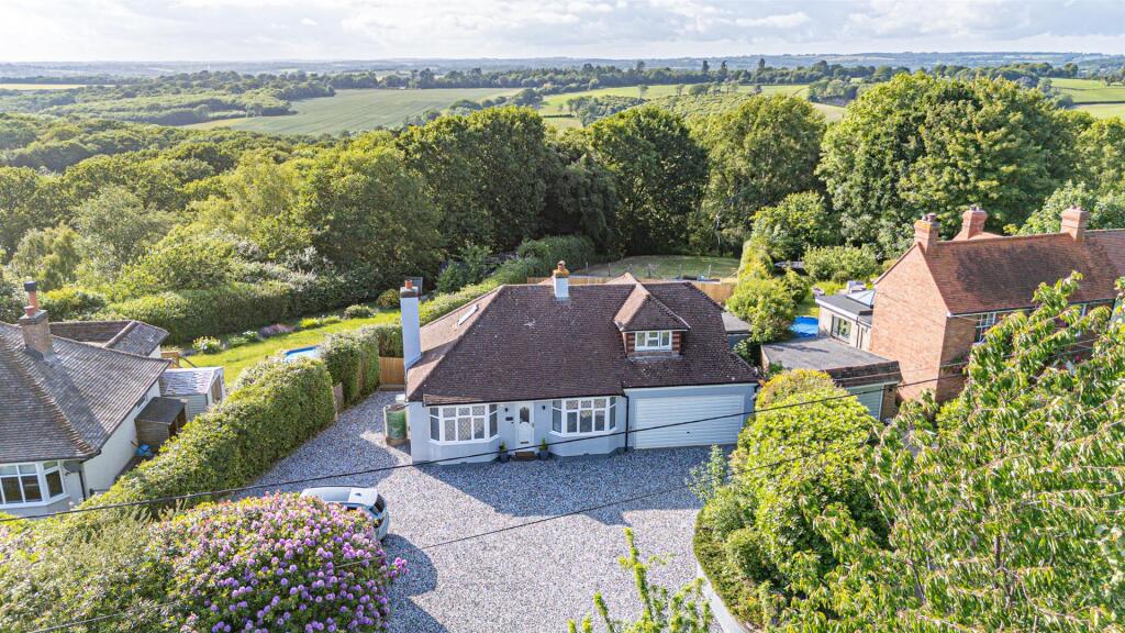 4 bedroom detached house for sale in Marlpits Lane, Ninfield, Battle, TN33