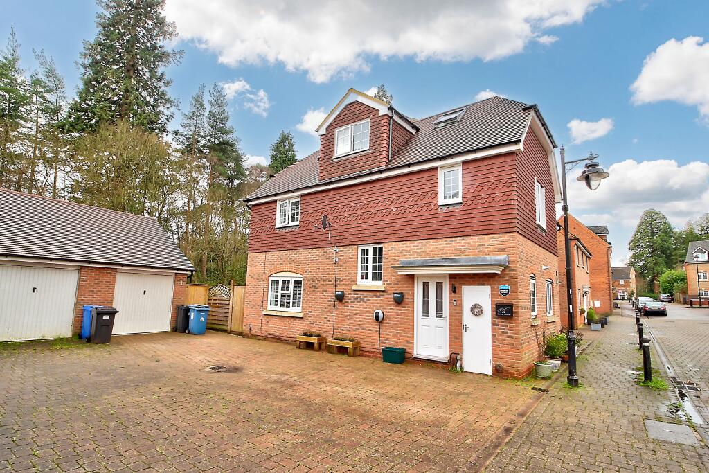 4 bedroom semi-detached house for sale in The West Hundreds, Fleet, GU51