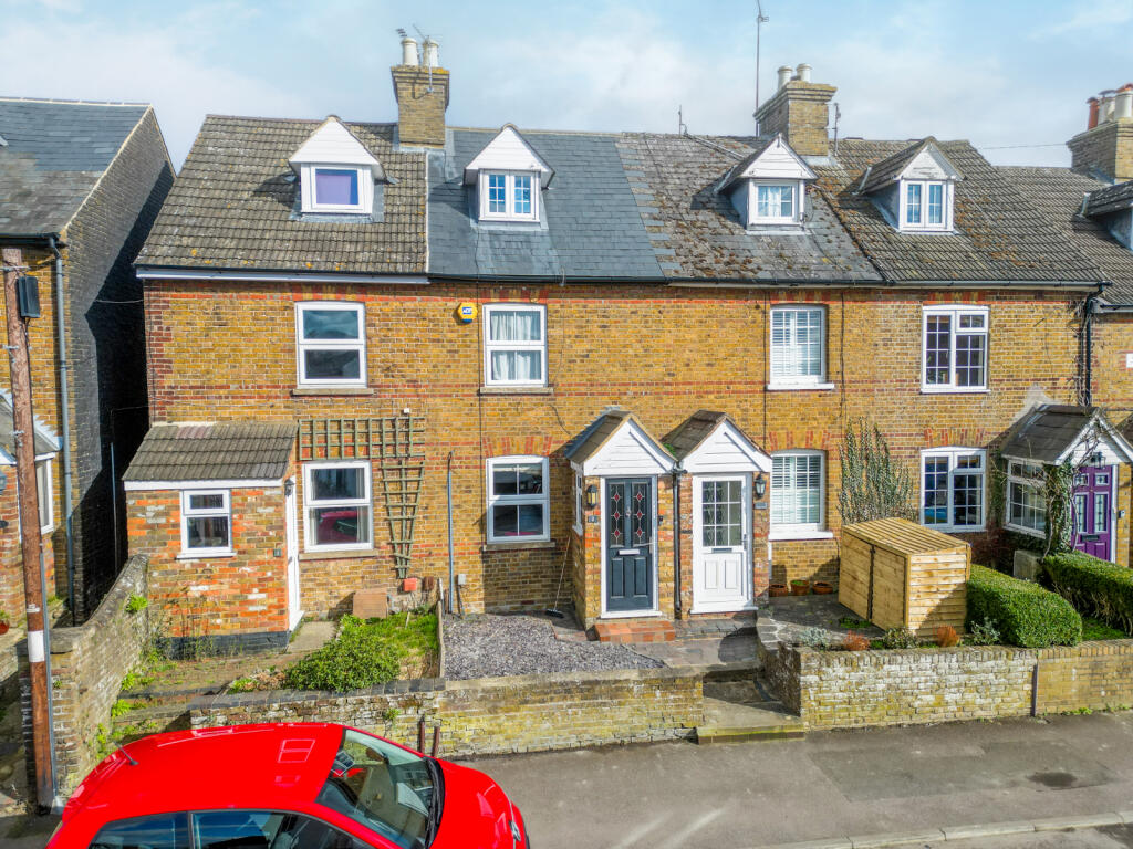 3 bedroom terraced house for sale in Albany Terrace, Grove Road, Tring ...