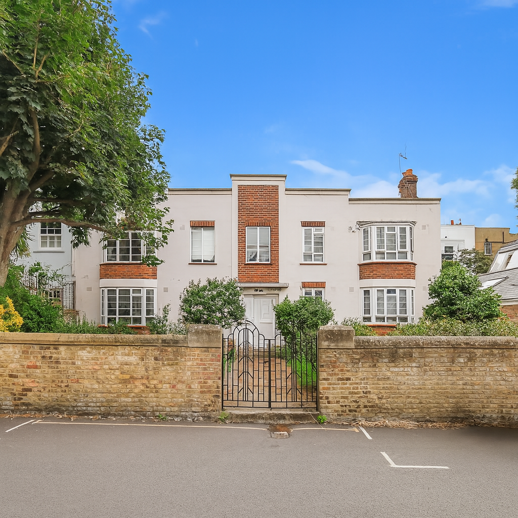 2 bedroom ground floor flat for sale in British Grove, W4