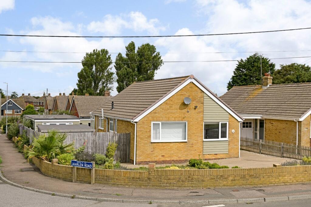 4 bedroom bungalow for sale in High Street, Lydd, Romney Marsh, Kent, TN29