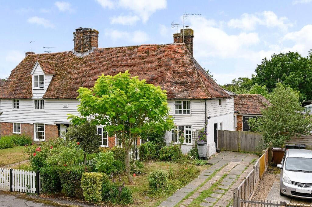 2 bedroom cottage for sale in The Street, TN26