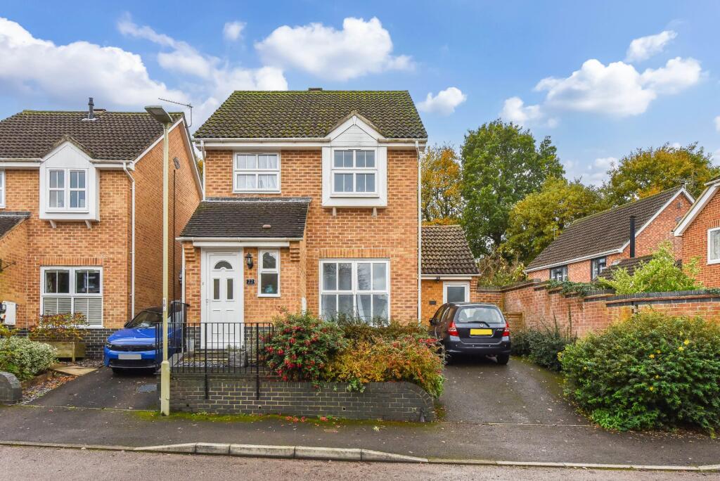 3 bedroom link detached house for sale in Kennet Road, Petersfield ...