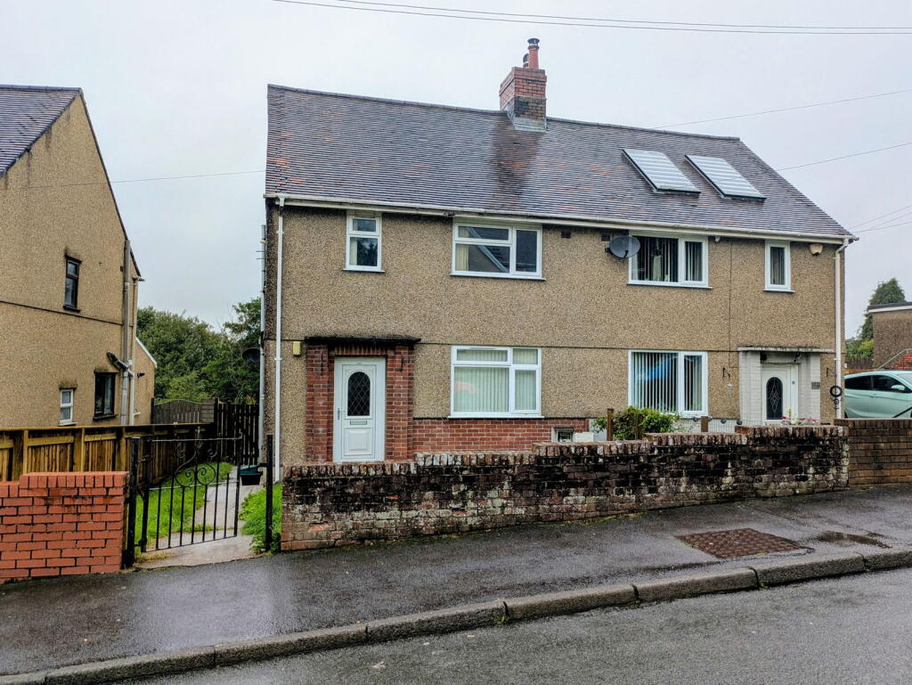 2 bedroom semi-detached house for sale in Derwydd Avenue, Gwaun Cae ...