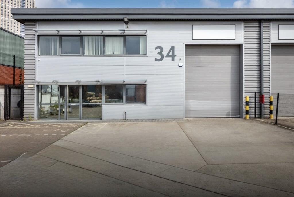 Distribution warehouse to lease in Unit 34 Telford Way, SEGRO Park ...