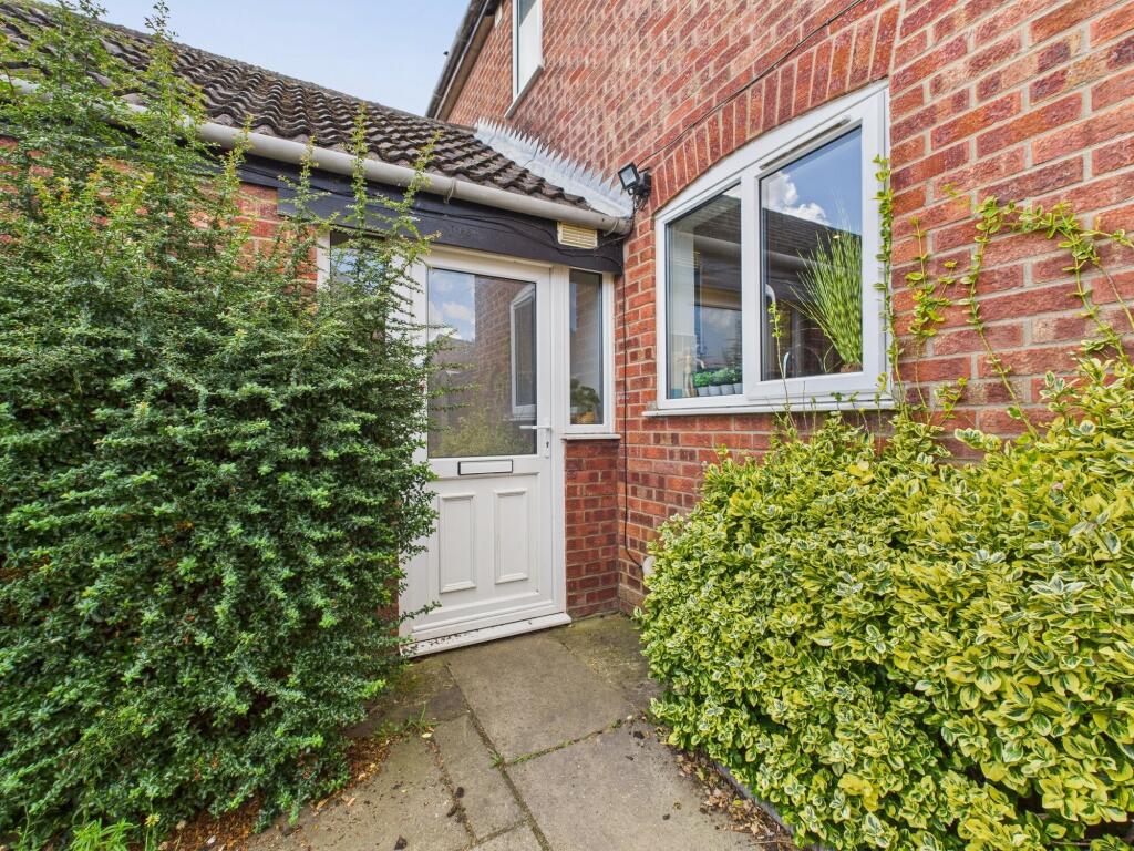 5 bedroom semi-detached house for rent in Howlett Drive, NR5