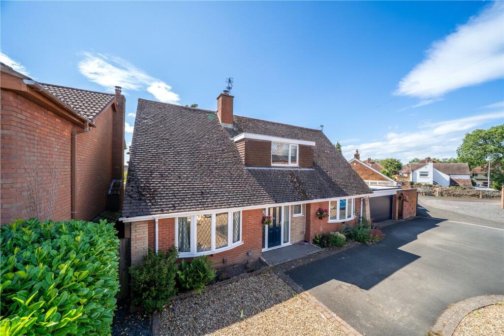3 bedroom detached house for sale in Shaw Lane, Albrighton, WV7