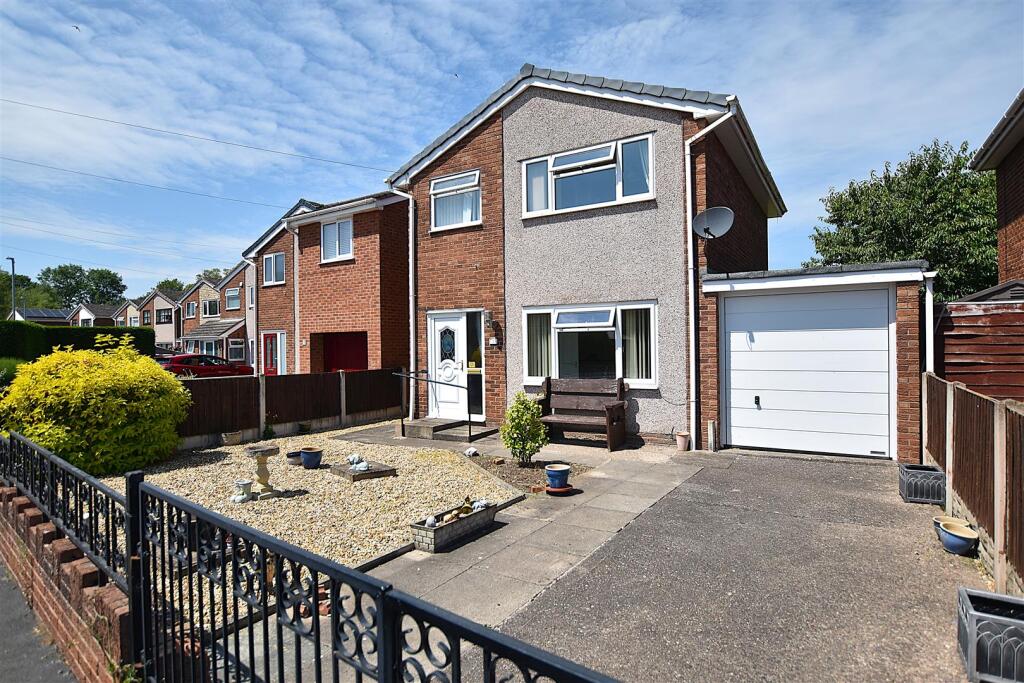 3 bedroom detached house for sale in Friars Court, Bangor On Dee ...