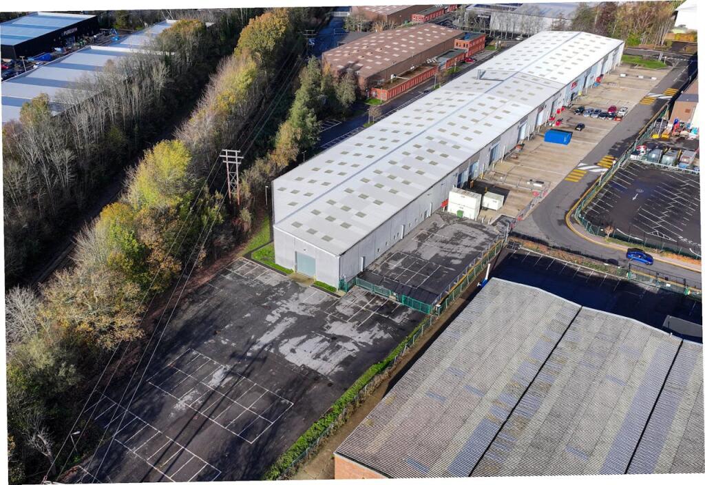 Warehouse to lease in Unit 11 Bilton Road, Basingstoke, Hampshire, RG24 ...