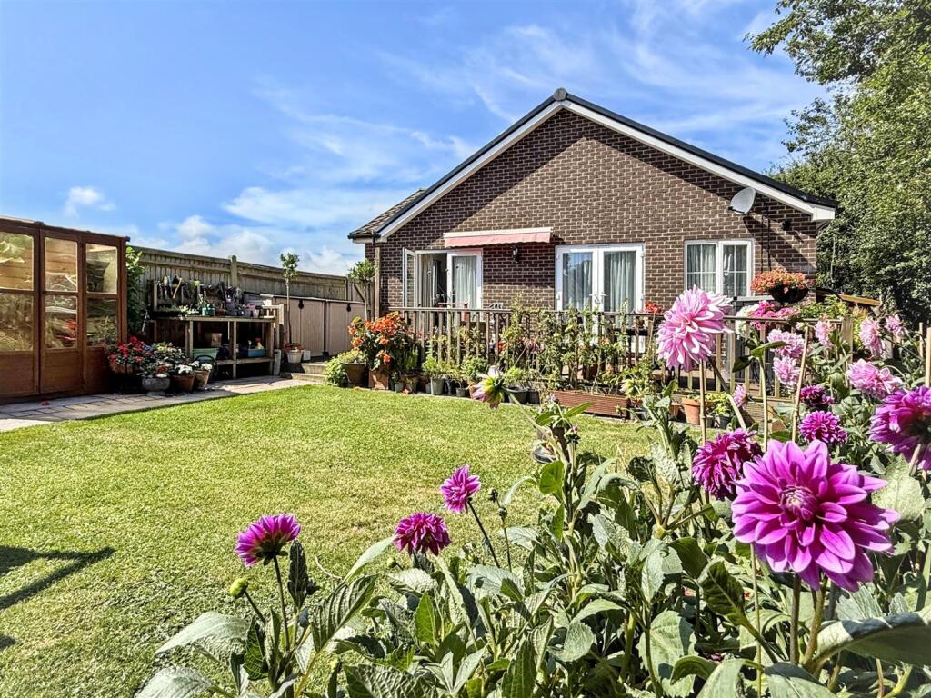 2 bedroom detached bungalow for sale in Sevenoaks Road, Eastbourne, BN23