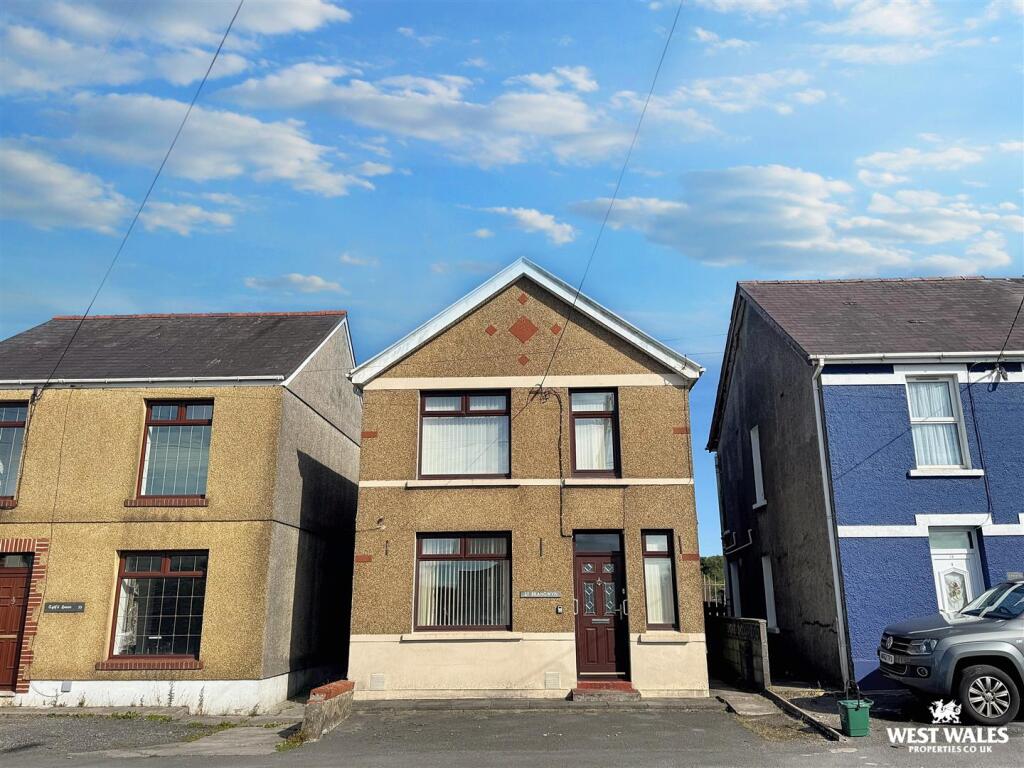 2 bedroom detached house for sale in Cross Hands Road, Gorslas ...