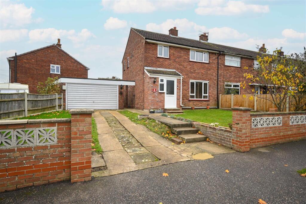 3 bedroom end of terrace house for sale in Campion Avenue, Gorleston ...