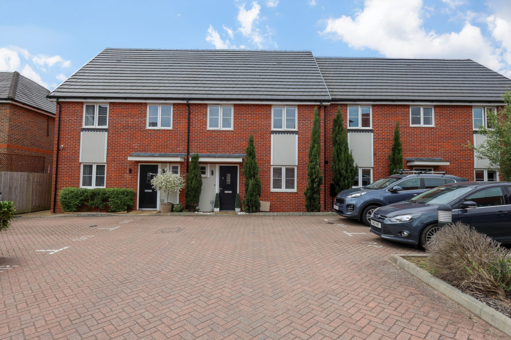 3 bedroom terraced house for sale in Edwin Street, Burgess Hill, RH15