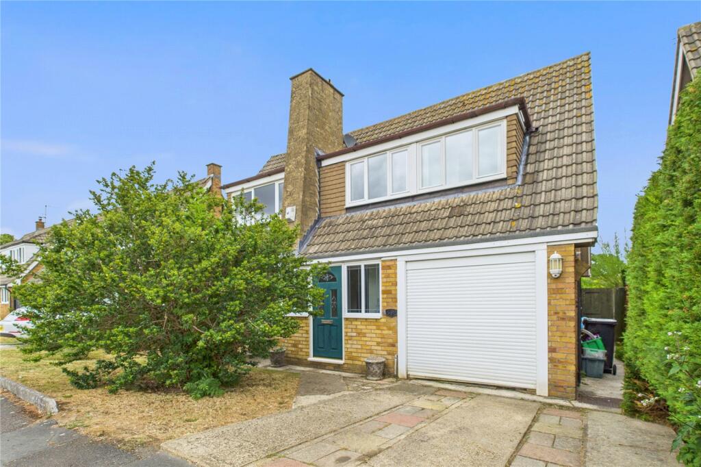 3 bedroom detached house for sale in Cricklade Road, Upper Stratton ...